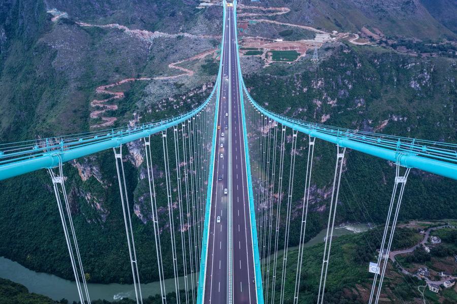 (وسائط متعددة) جسر هواجيانغ جراند كانيون يحظى باعتماد غينيس كأعلى جسر ...